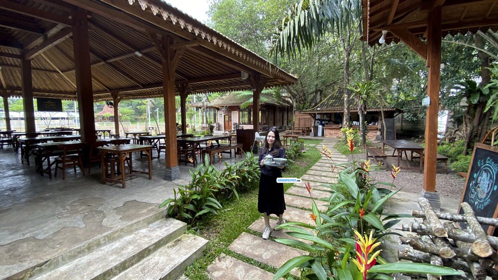 View Berkuda dan Bangunan Joglo, Bale Lazara Resto Jadi Destinasi ...