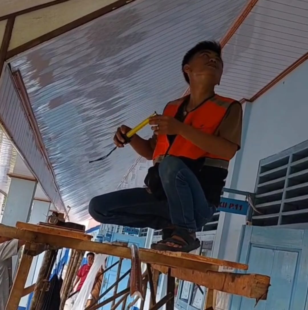 KEREN! SMAN 2 Lahat Bersolek Pasang Plafon PVC di Bangunan Ini Demi ...