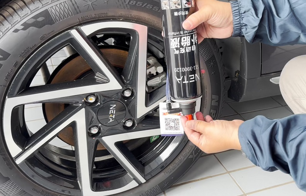 Ban Mobil Listrik Gembos? Begini Cara Pakai Tire Repair Kit yang Benar