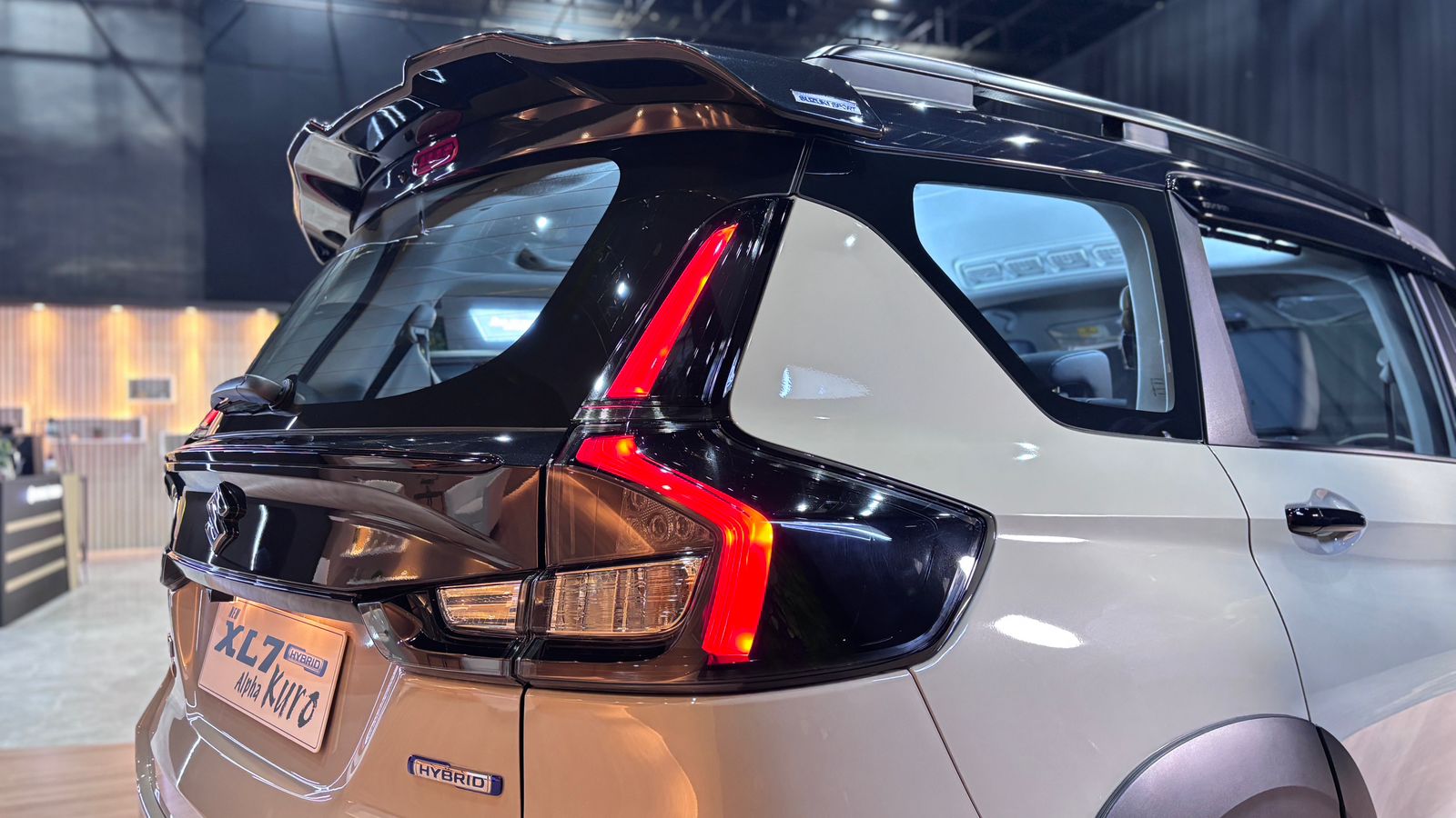 Suzuki New XL7 Hybrid Alpha Kuro Resmi Meluncur, Varian Tertinggi ...