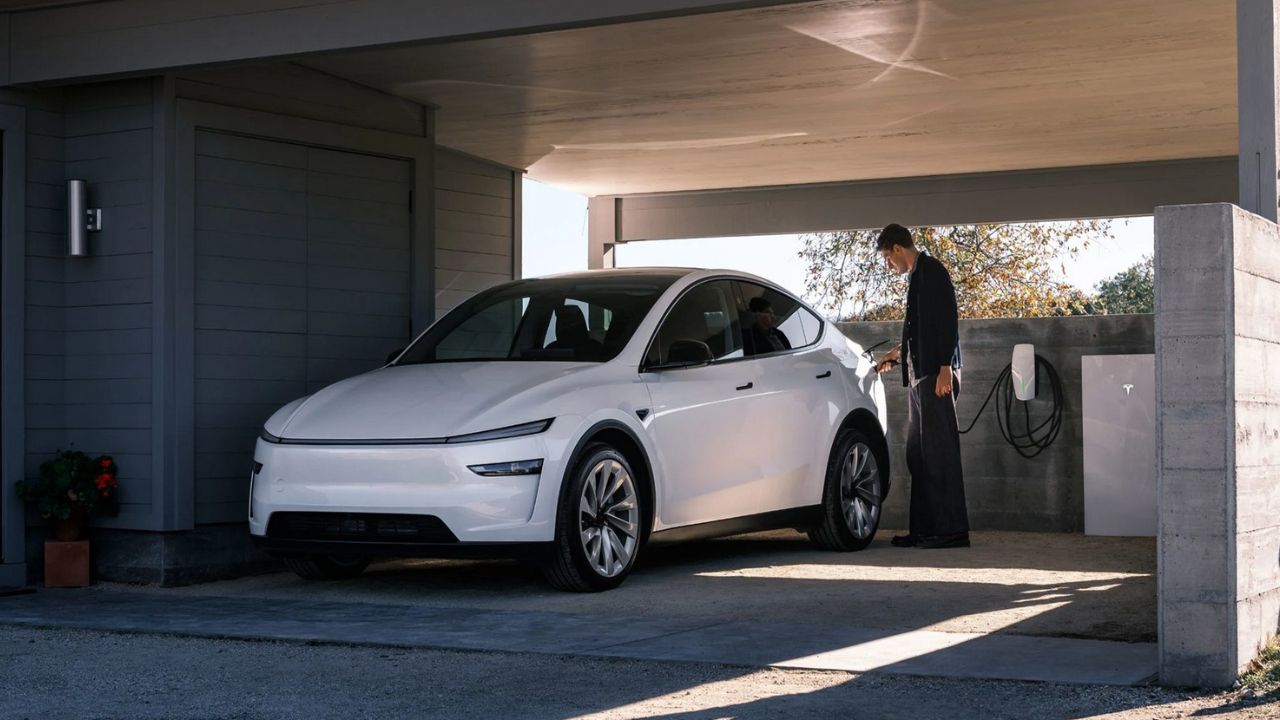 Mengulik Keunggulan Mobil Listrik Tesla, Kok Harganya Mahal?