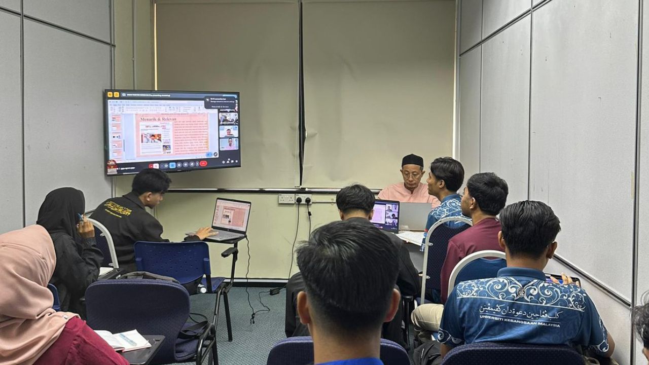 Kaprodi Jurnalistik UIN Raden Fatah Isi Kuliah Tamu di Universiti ...